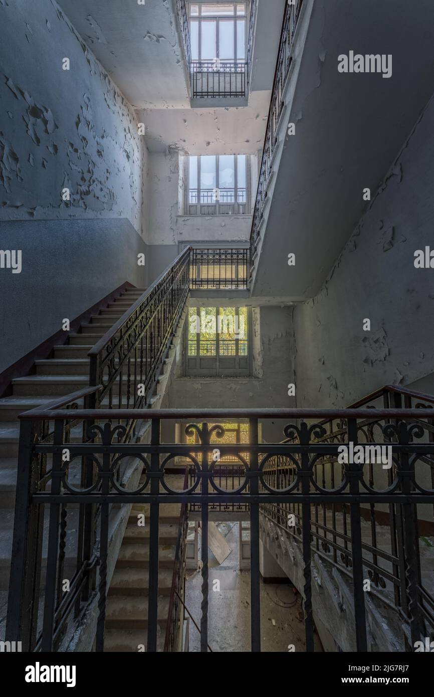 Rotting staircase hi-res stock photography and images - Alamy
