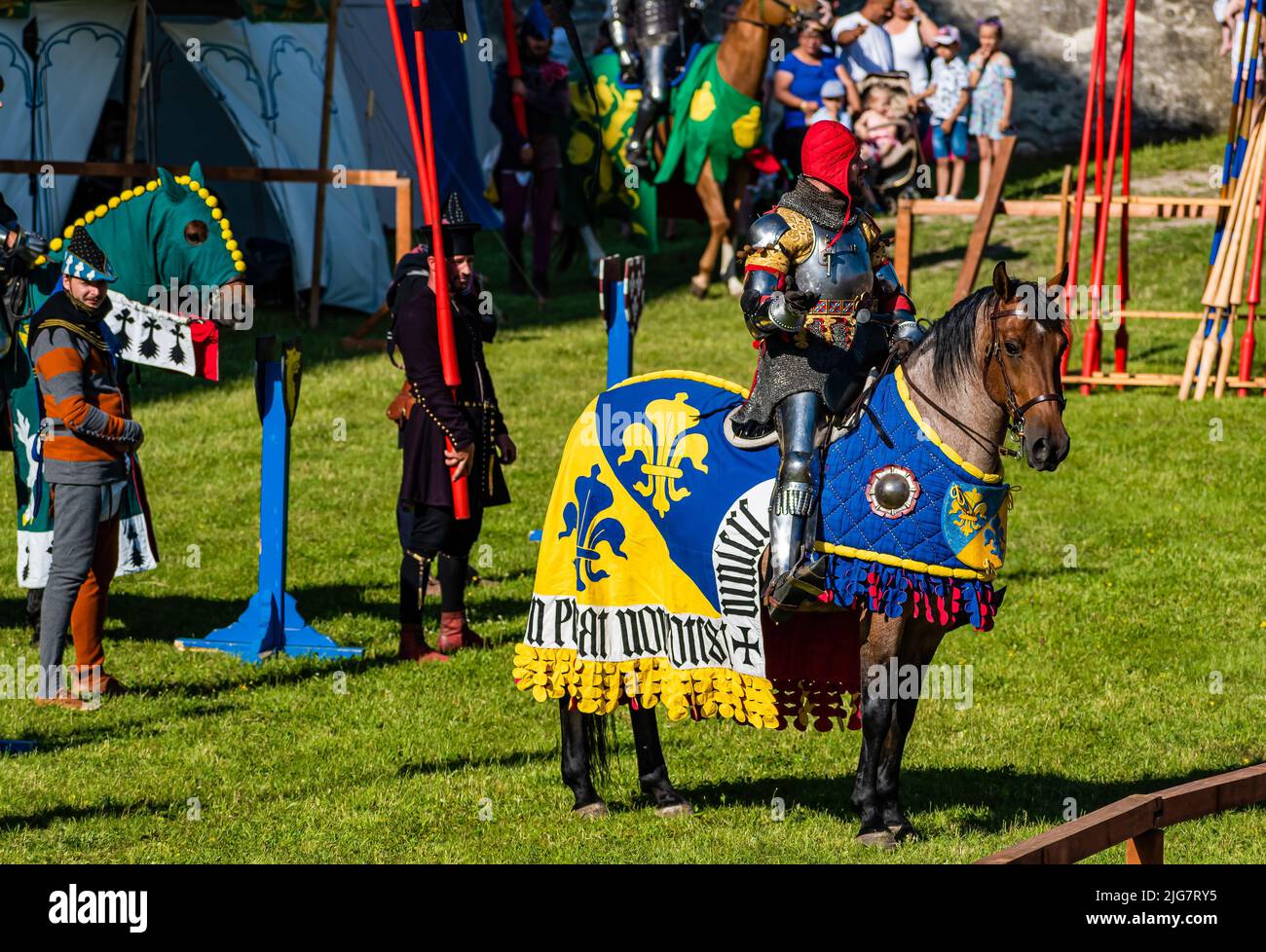 Medieval knight waiting on opponent hi-res stock photography and images ...