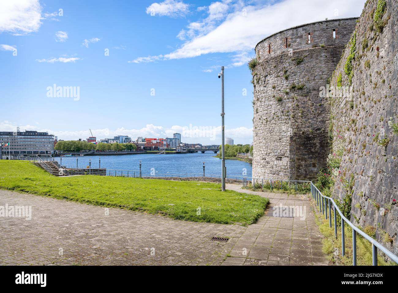 Limerick city king john castle hi-res stock photography and images - Alamy