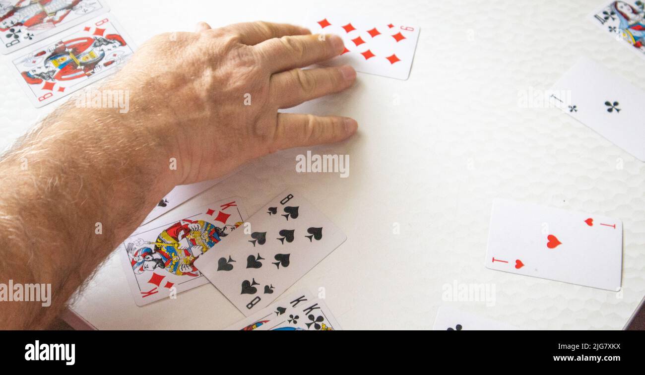 Mans hand holding playing cards hi-res stock photography and images - Alamy