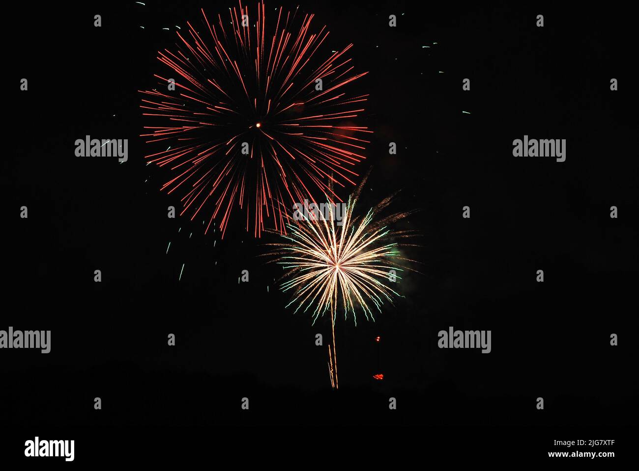 Gold fireworks hi-res stock photography and images - Alamy