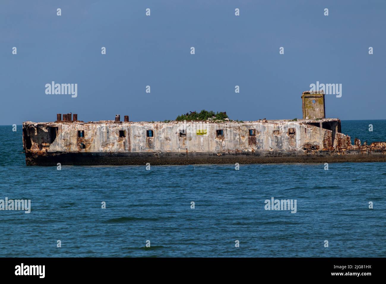 A side view of a shipwreck in the Kiptopeke State Park in the sea Stock ...