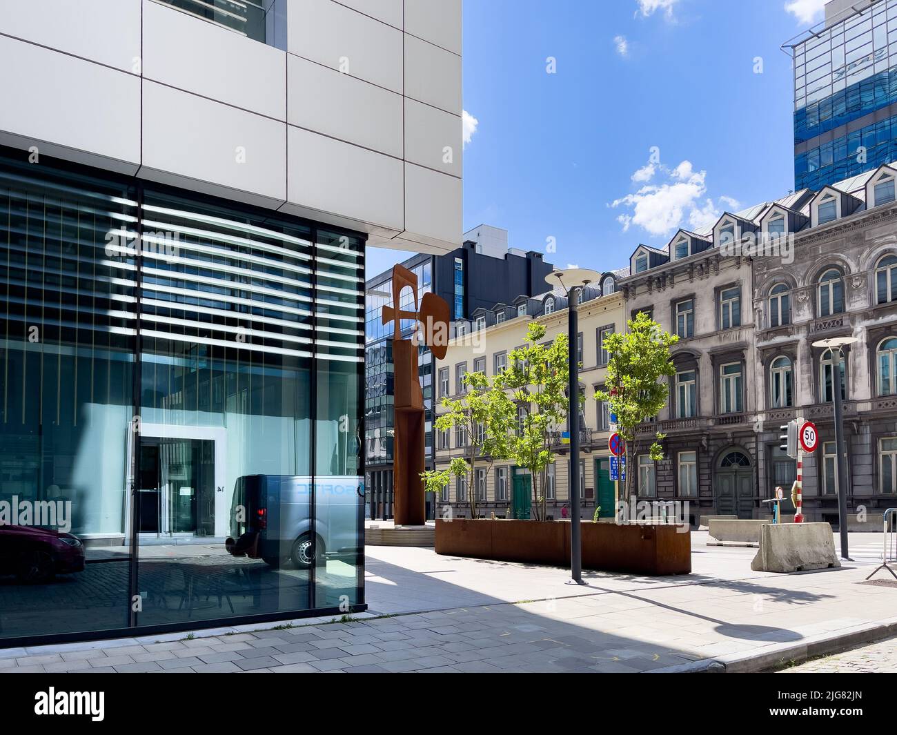 Cars reflection on a glossy building in Bruxelles Stock Photo - Alamy