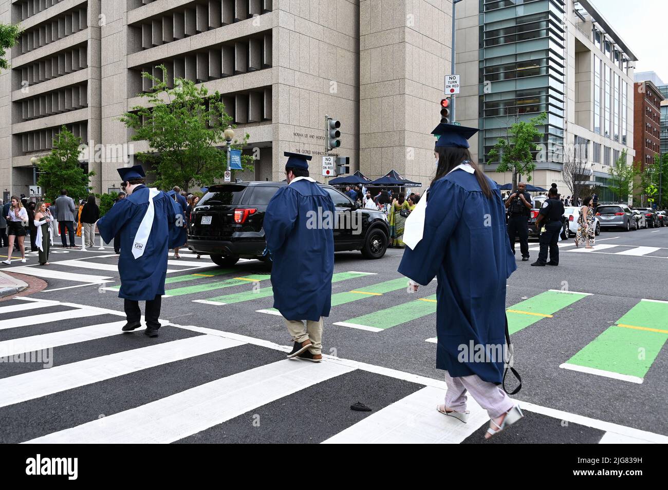 George Washington University college students in traditional robe and ...