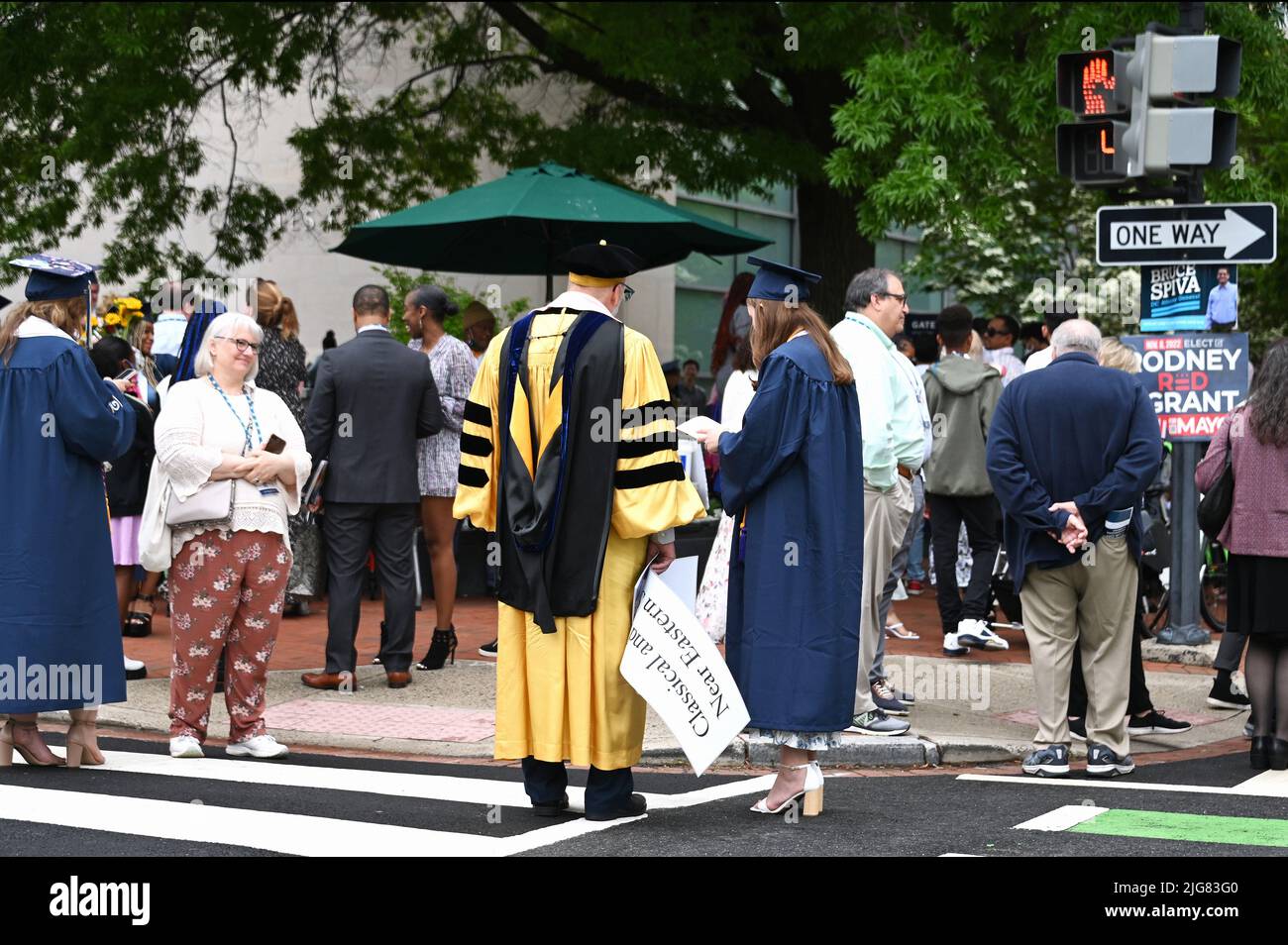 George Washington University college students in traditional robe and ...