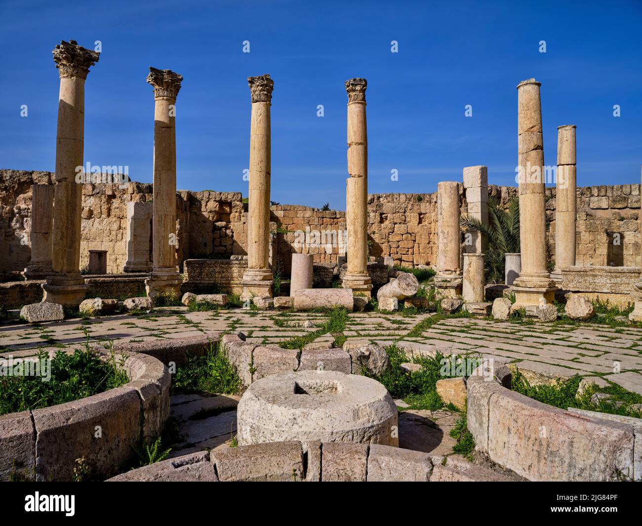 Gerasa roman columns hi-res stock photography and images - Alamy