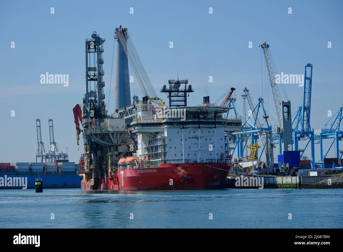 PIPE LAYER PLATFORM seven borealis - Work at sea in the construction of ...