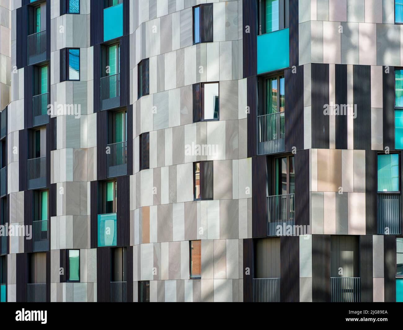 Skyscraper facade hi-res stock photography and images - Alamy