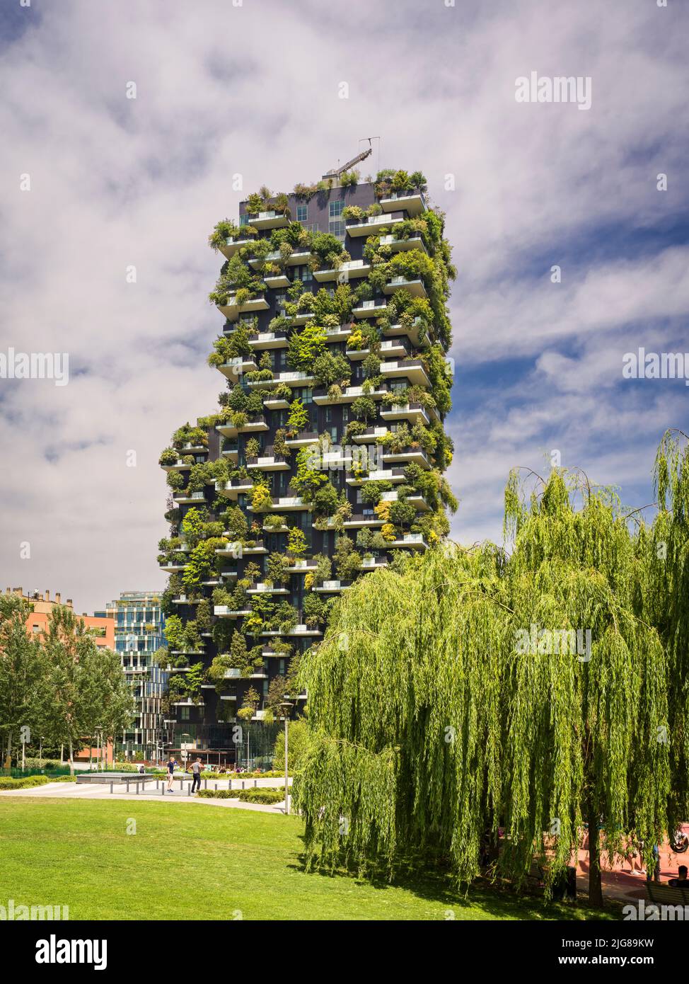 Bosco verticale high rise complex hi-res stock photography and images ...
