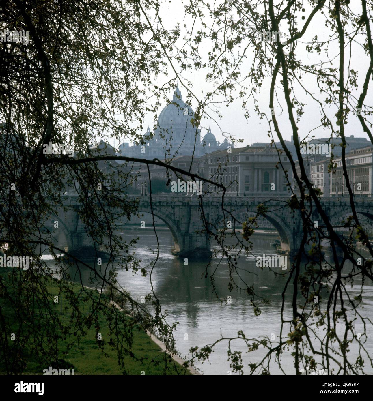 RIO TIBER - FOTO AÑOS 60. Location: EXTERIOR. Rome. ITALIA Stock Photo ...