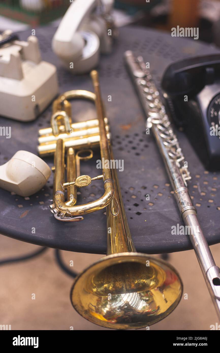 Gold flute hi-res stock photography and images - Alamy