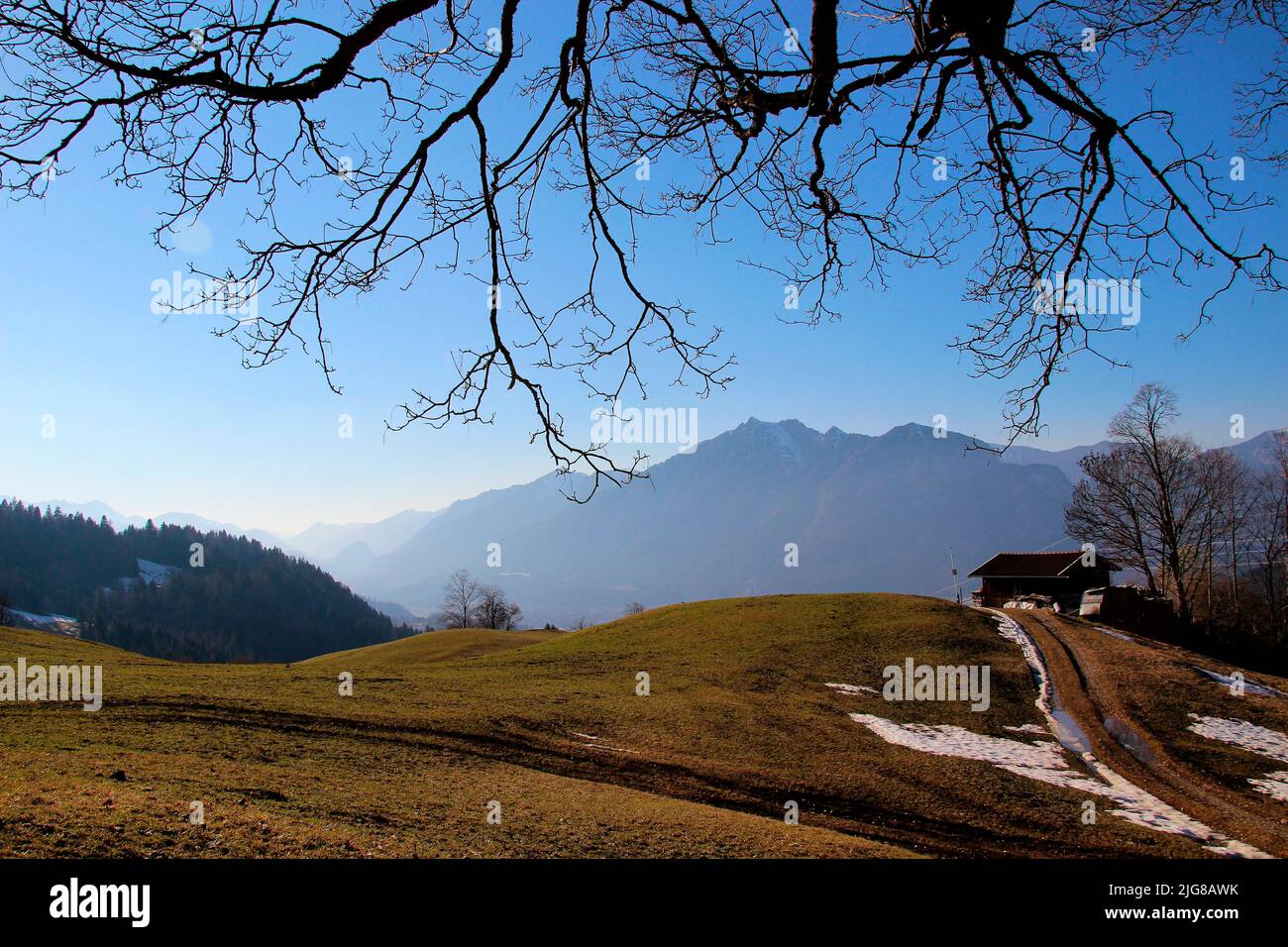 Spring moves into the country on the way from the Eckbauer to the ...