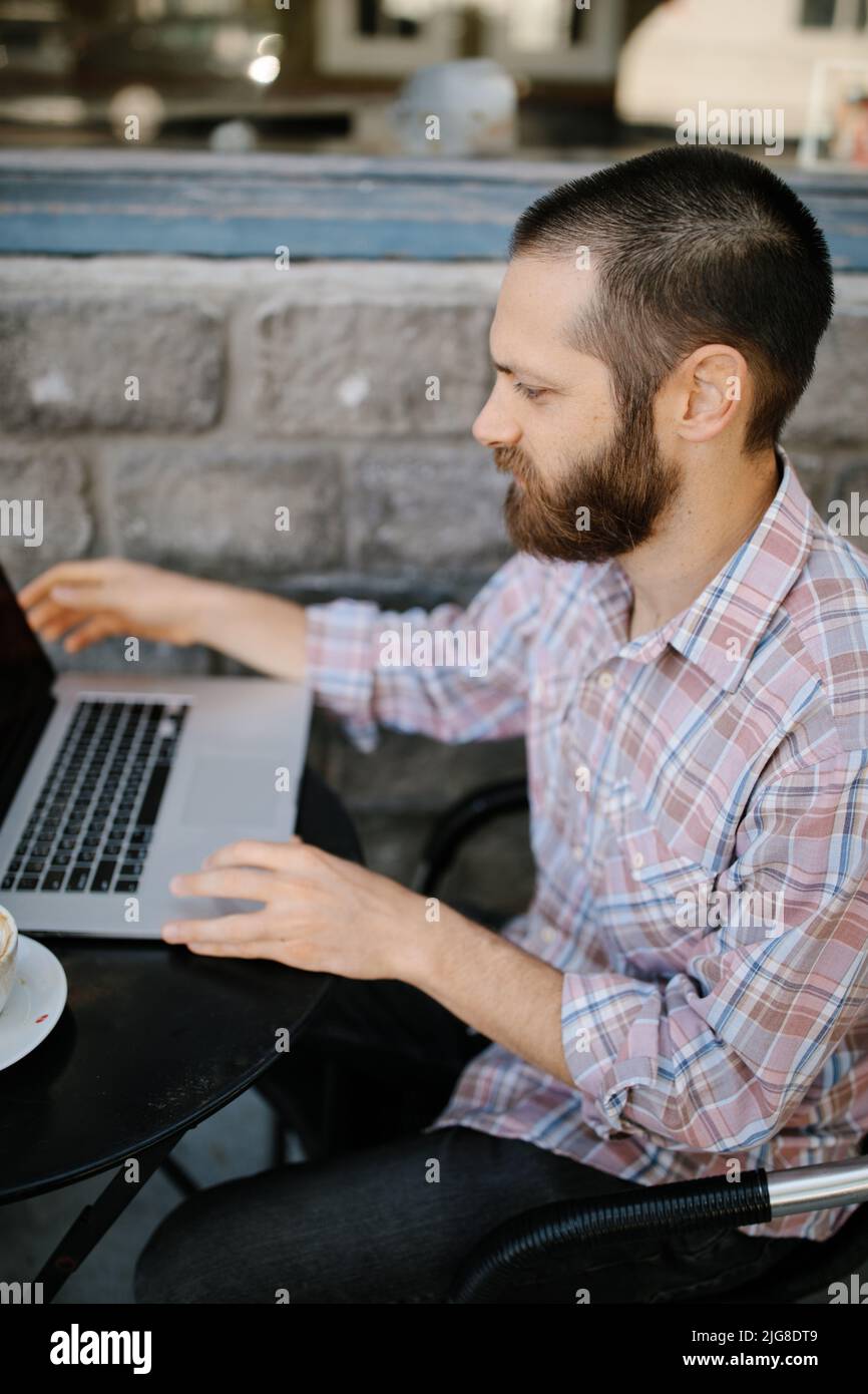 Man working remotely from cafe hi-res stock photography and images - Alamy