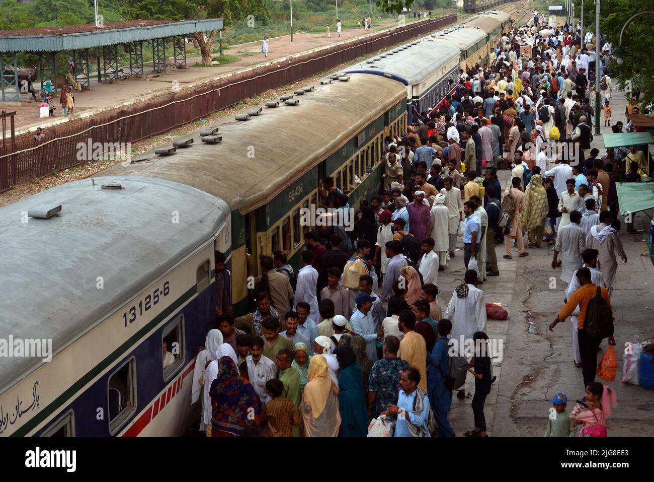 Pakistani people boarding on the roof top of a crowded train as they ...