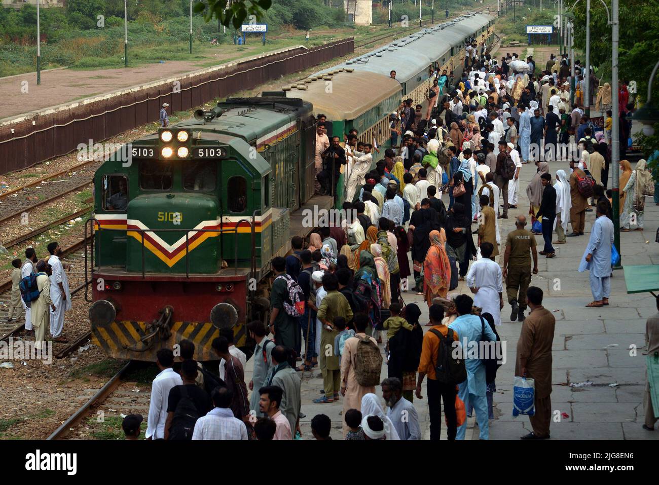 Pakistani people boarding on the roof top of a crowded train as they ...