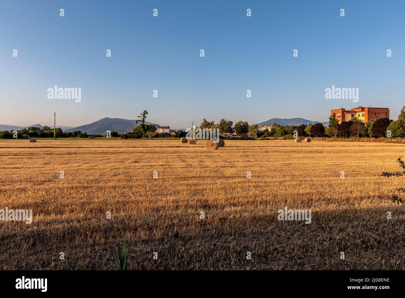 Round hill plain hi-res stock photography and images - Alamy