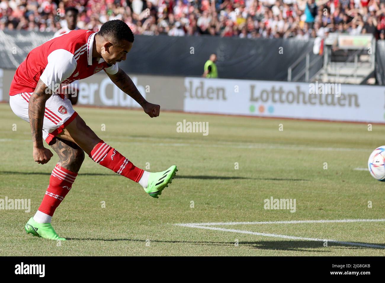 Gabriel jesus goal arsenal hi-res stock photography and images - Alamy