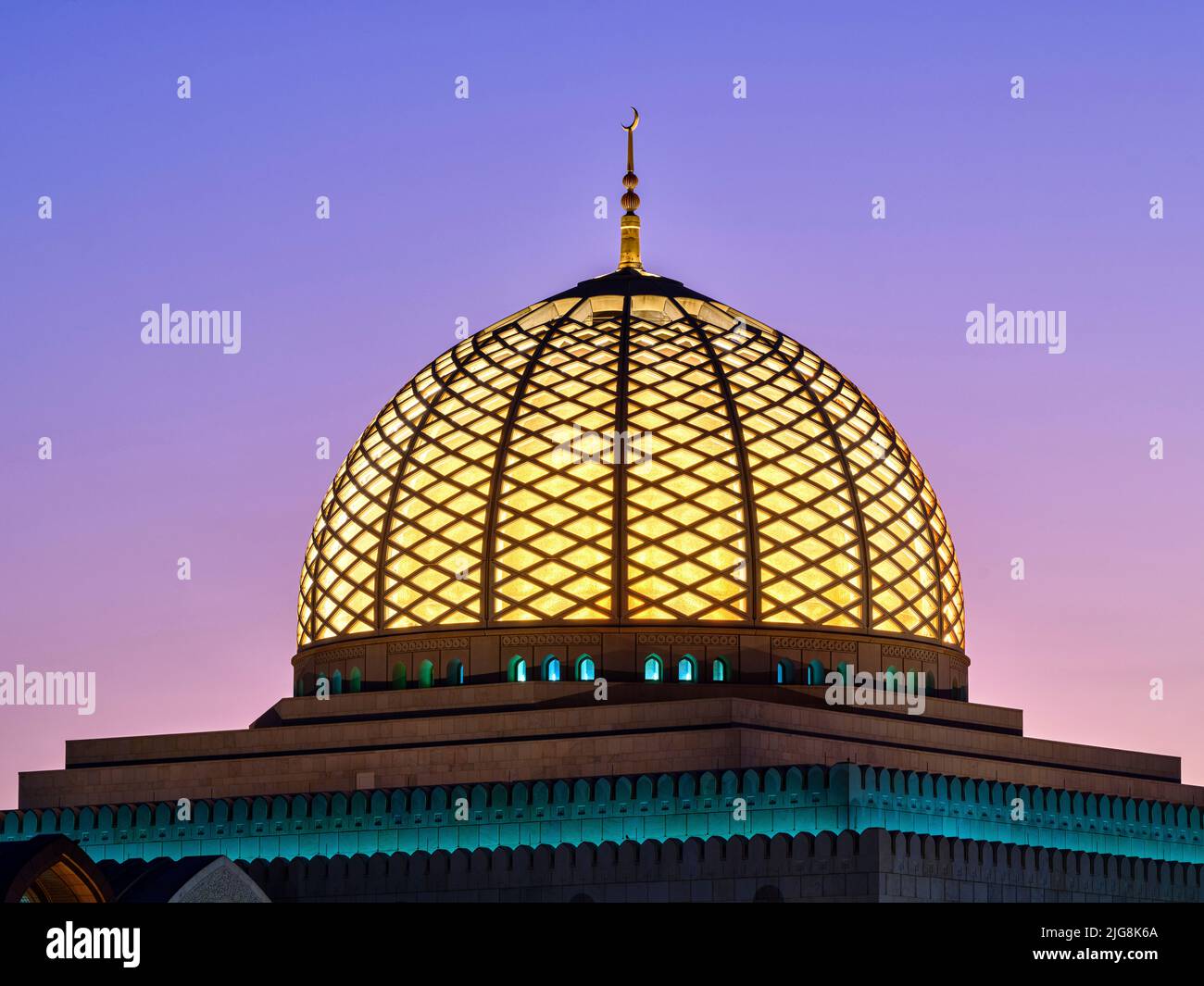 Great Sultan Qabus Mosque in Muscat, Oman Stock Photo - Alamy