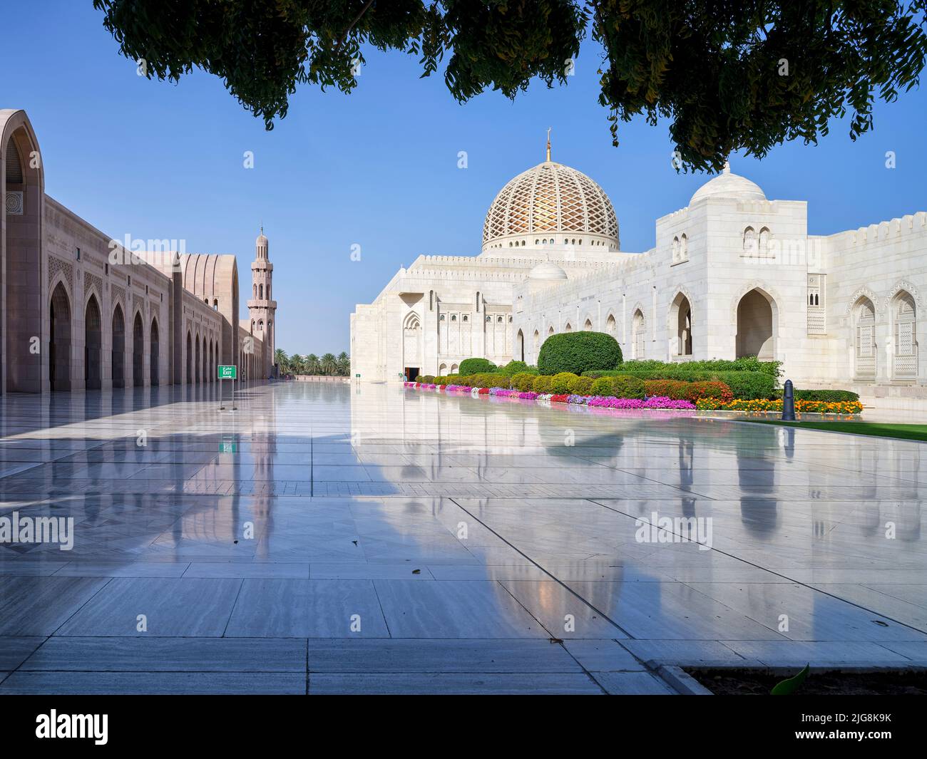 Great Sultan Qabus Mosque in Muscat, Oman Stock Photo - Alamy