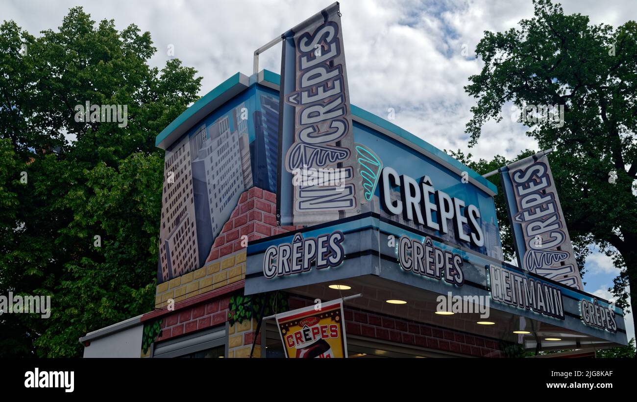 Sales stand for crepes on the festival of Lower Saxony in Hanover Stock ...