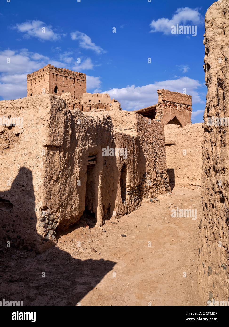 Historic mud city of Sinaw, Oman Stock Photo - Alamy