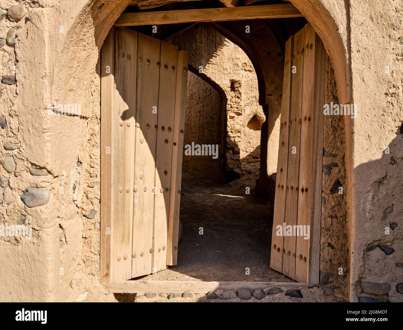 Historic mud city of Sinaw, Oman Stock Photo - Alamy