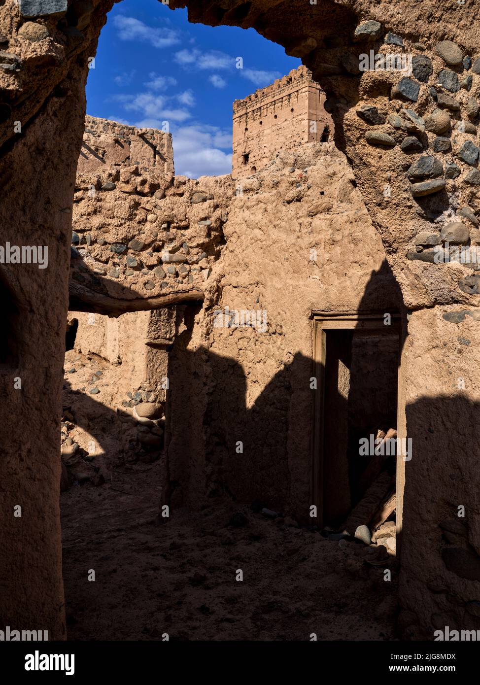 Historic mud city of Sinaw, Oman Stock Photo - Alamy