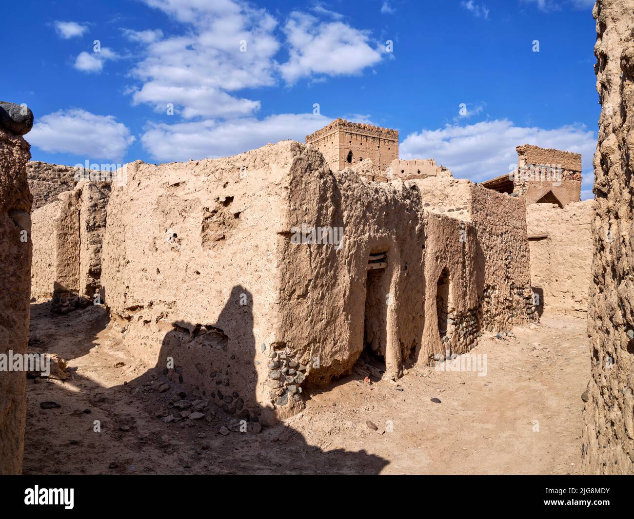 Historic mud city of Sinaw, Oman Stock Photo - Alamy