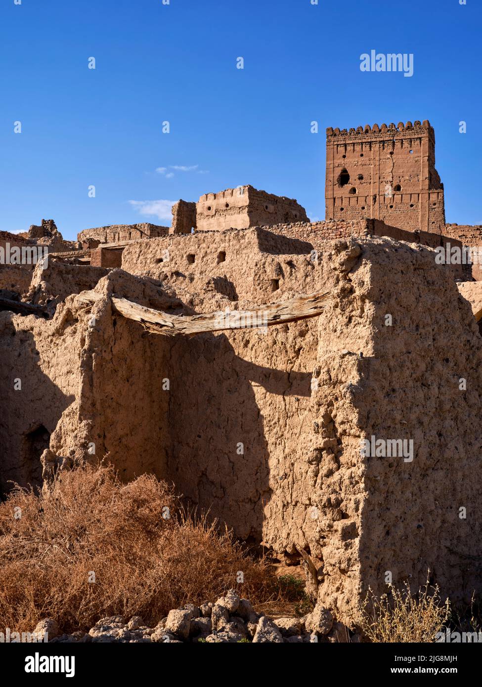 Historic mud city of Sinaw, Oman Stock Photo - Alamy