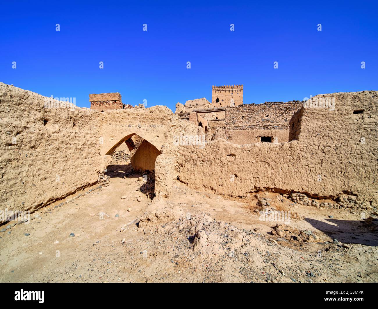 Historic mud city of Sinaw, Oman Stock Photo - Alamy