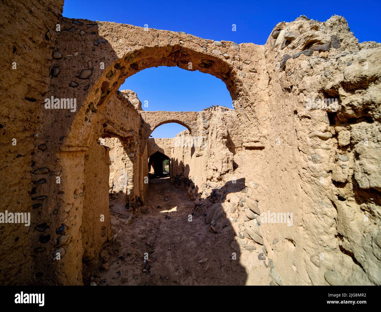 Historic mud city of Sinaw, Oman Stock Photo - Alamy