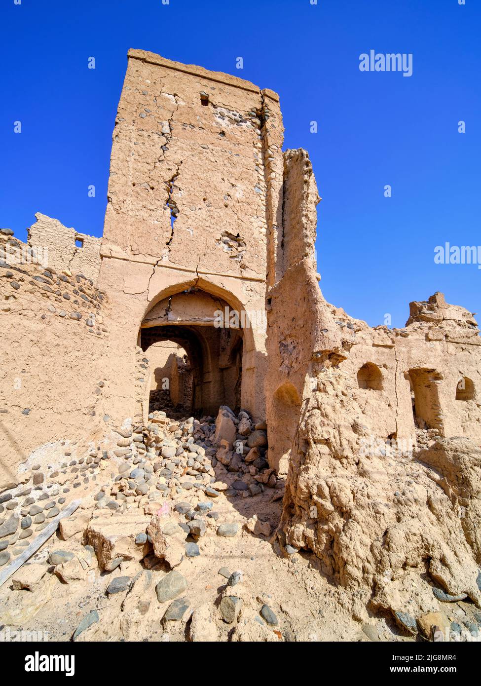 Historic mud city of Sinaw, Oman Stock Photo - Alamy