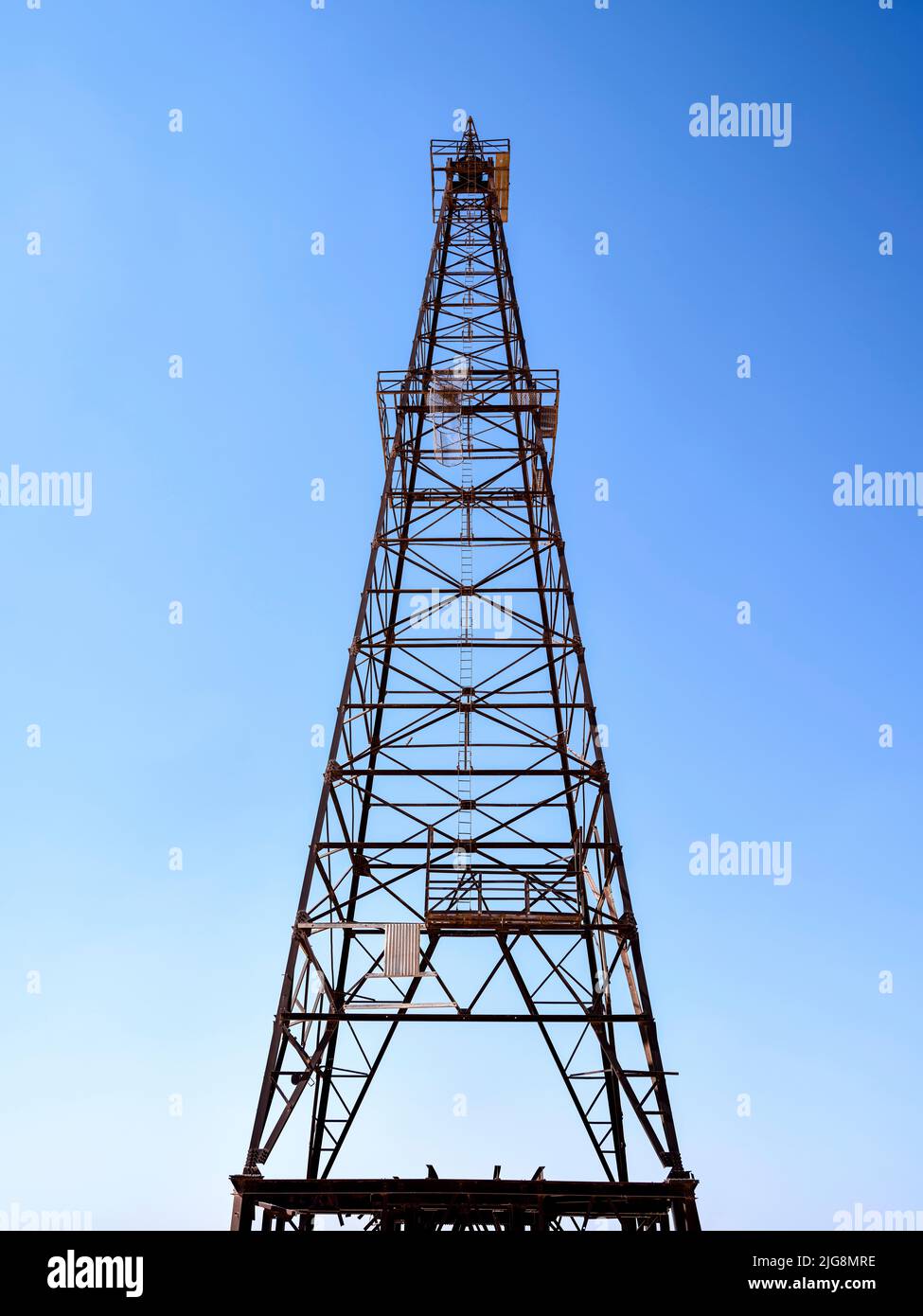 1st drilling rig of Oman in the 1950s Stock Photo - Alamy