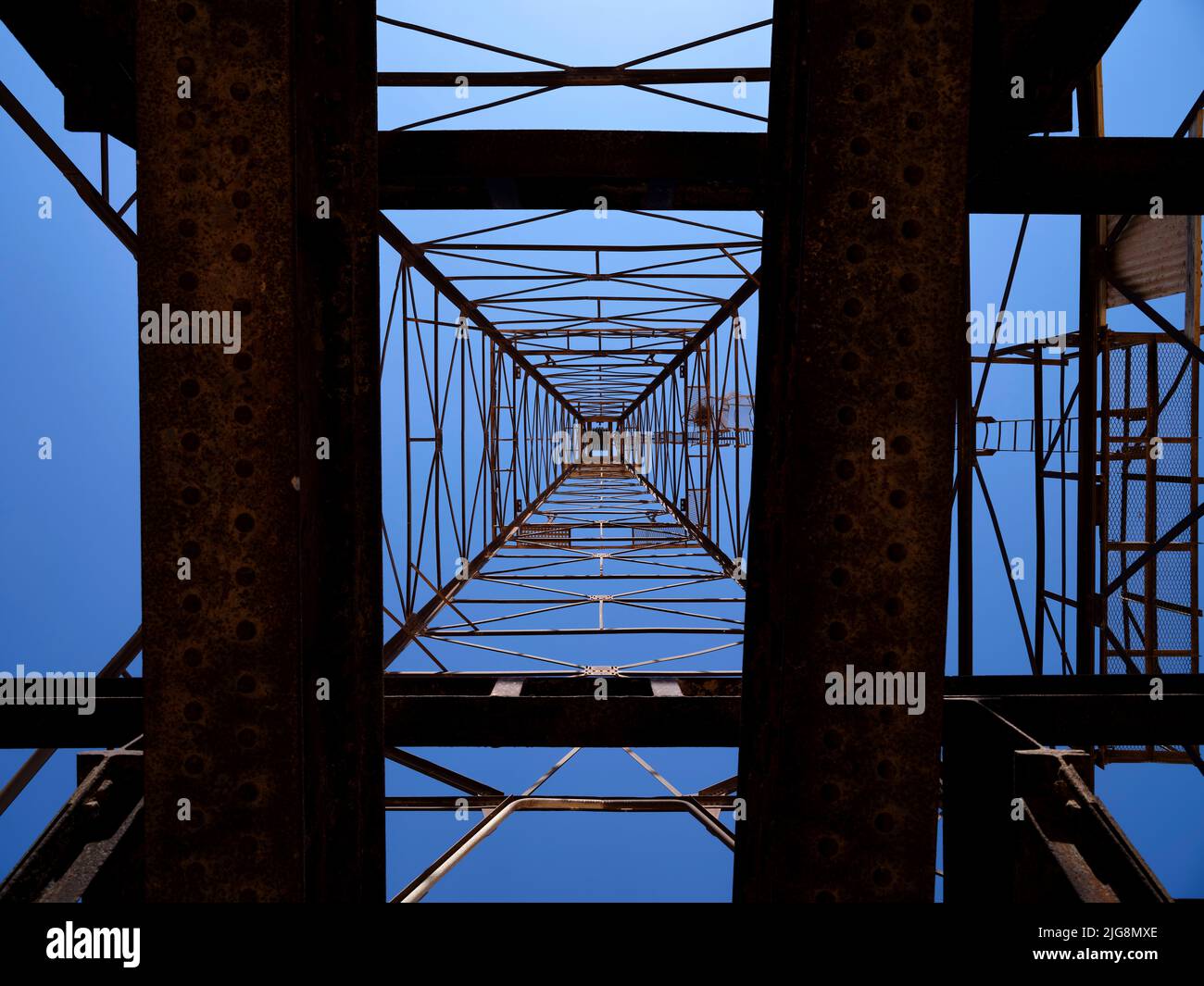 1st drilling rig of oman in the 1950s hi-res stock photography and ...
