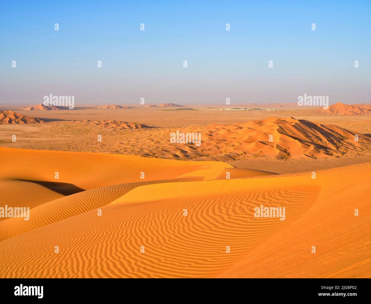 On the road in the dunes of the Rub-al-Khali, Oman Stock Photo - Alamy