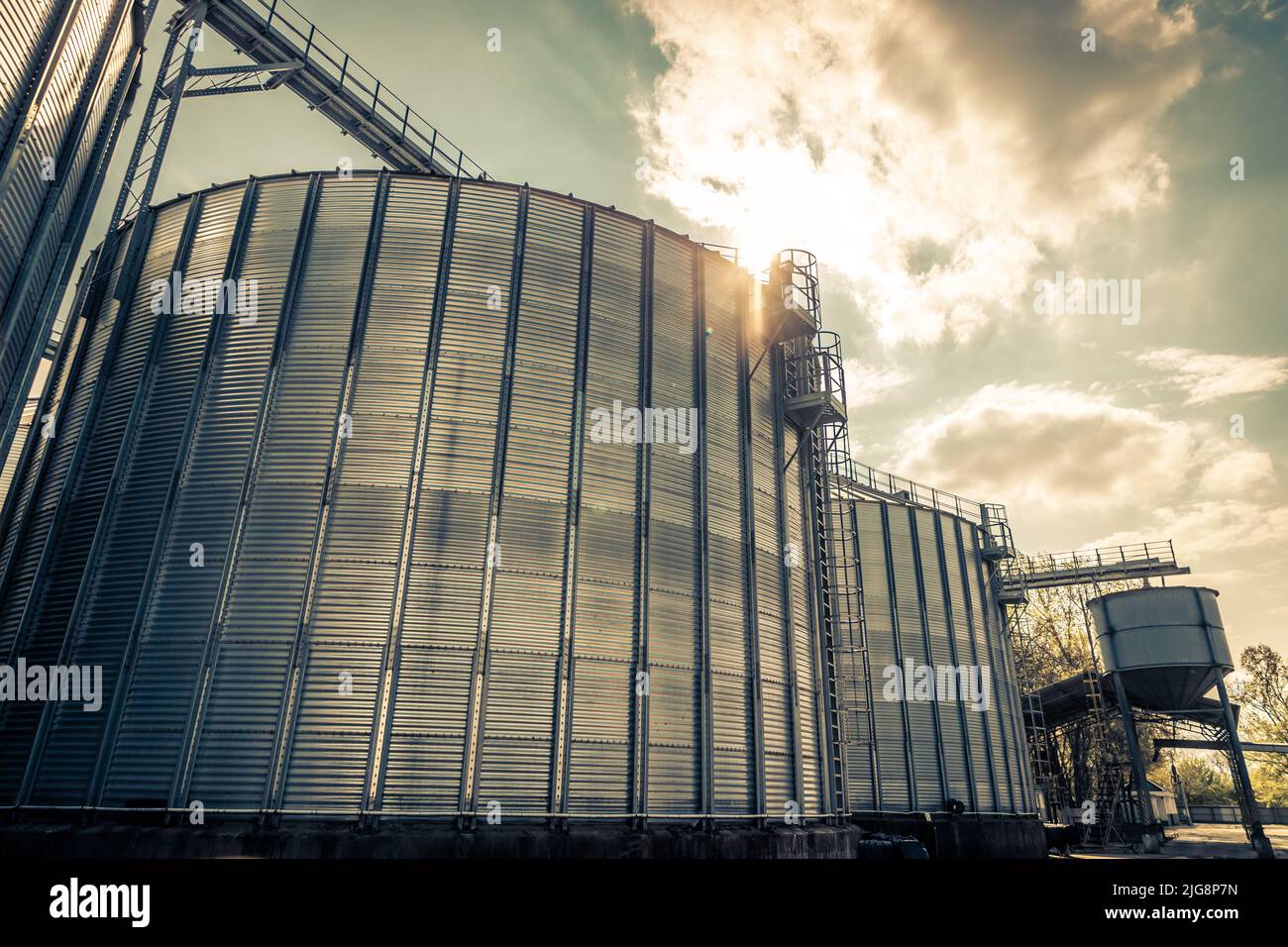 A low-angle shot of a modern grain storage silo Stock Photo - Alamy