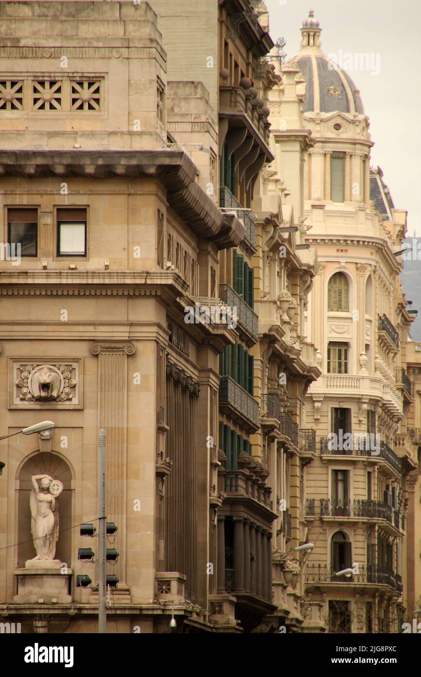 Construction building barcelona hi-res stock photography and images - Alamy