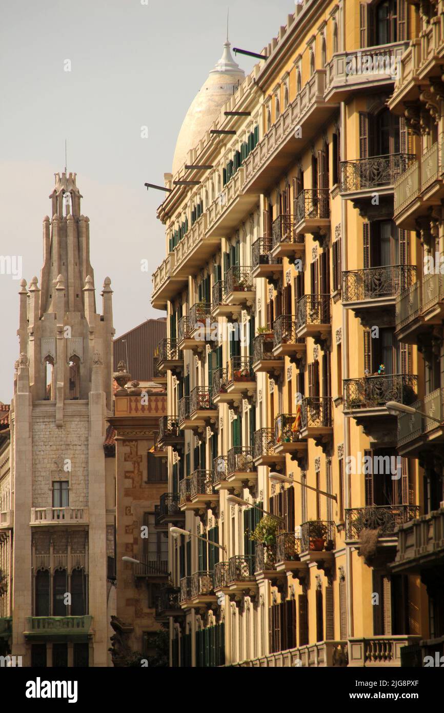 Construction building barcelona hi-res stock photography and images - Alamy