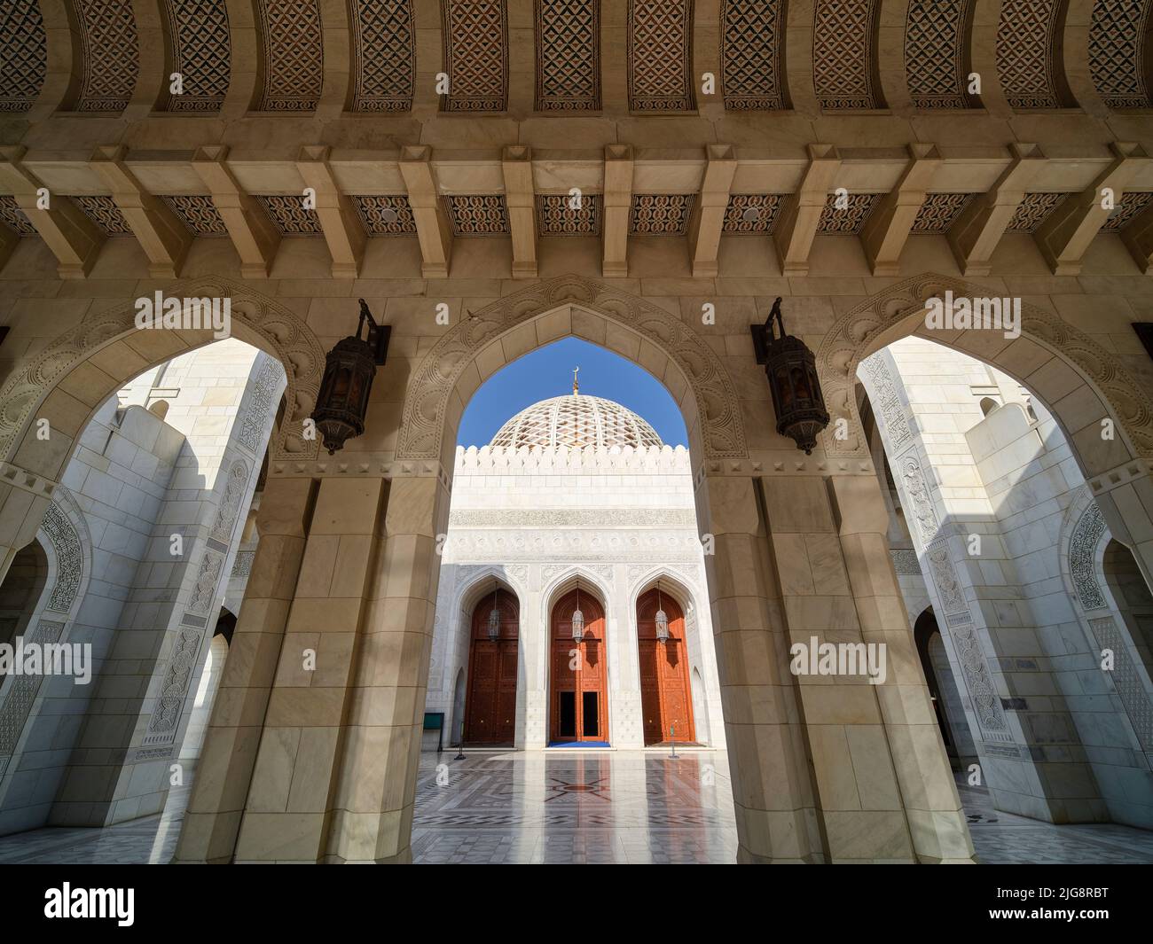 Great Sultan Qabus Mosque in Muscat, Oman Stock Photo - Alamy