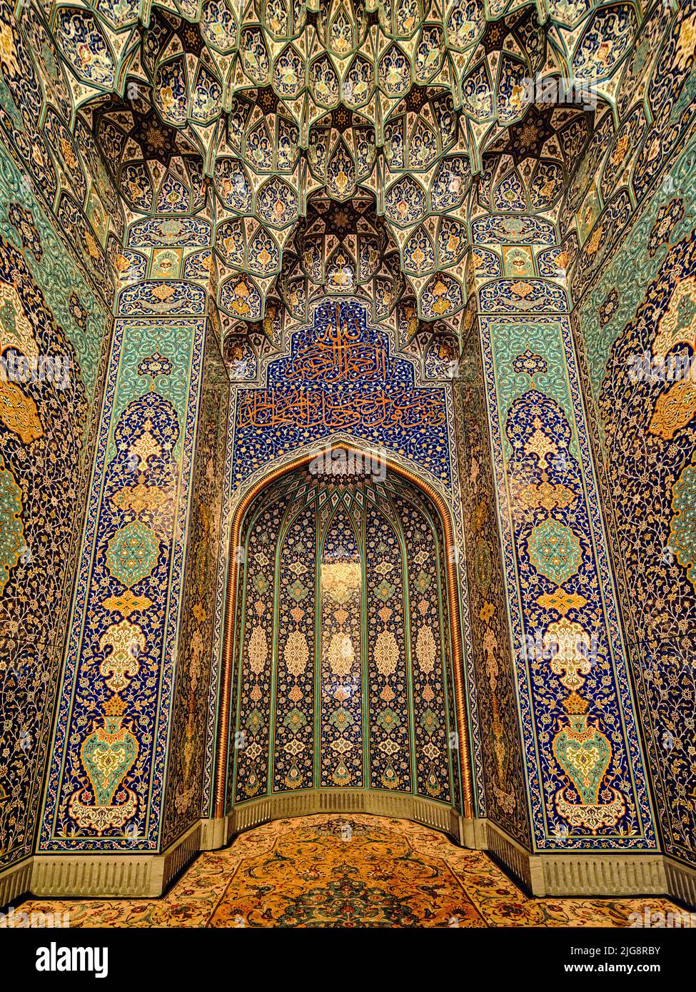 Great Sultan Qabus Mosque in Muscat, Oman Stock Photo - Alamy