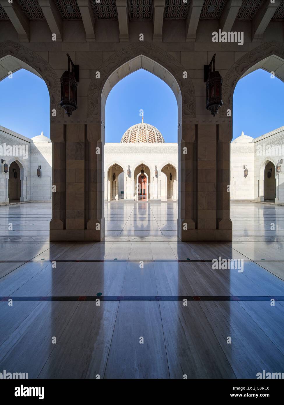 Great Sultan Qabus Mosque in Muscat, Oman Stock Photo - Alamy