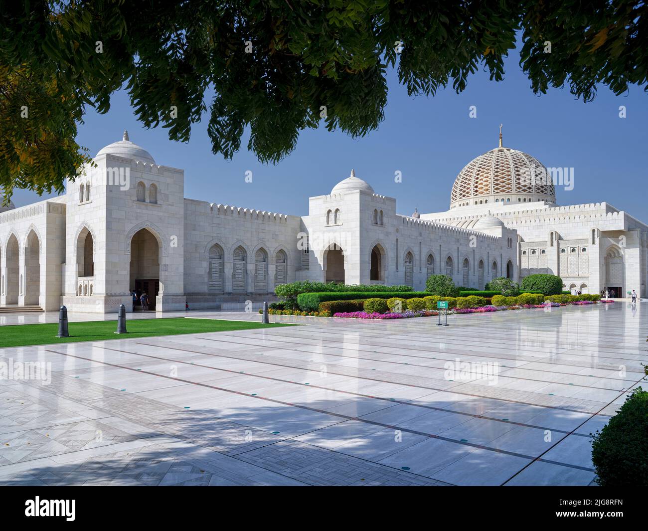 Great Sultan Qabus Mosque in Muscat, Oman Stock Photo - Alamy