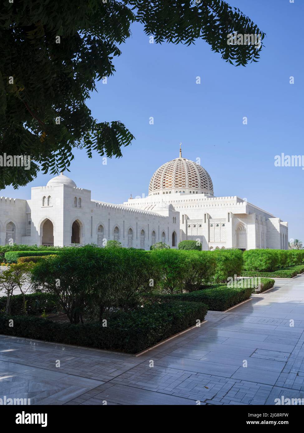 Great Sultan Qabus Mosque in Muscat, Oman Stock Photo - Alamy