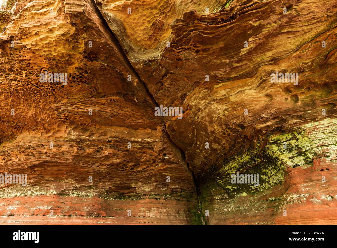 Holes and crevices in the rock hi-res stock photography and images - Alamy