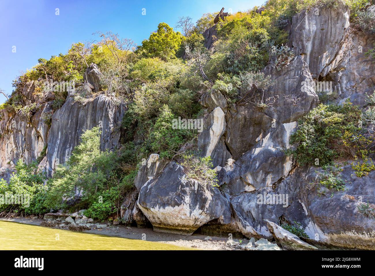 Rock formations, boat trip on Khao Daeng River, Khao Sam Roi Yot ...