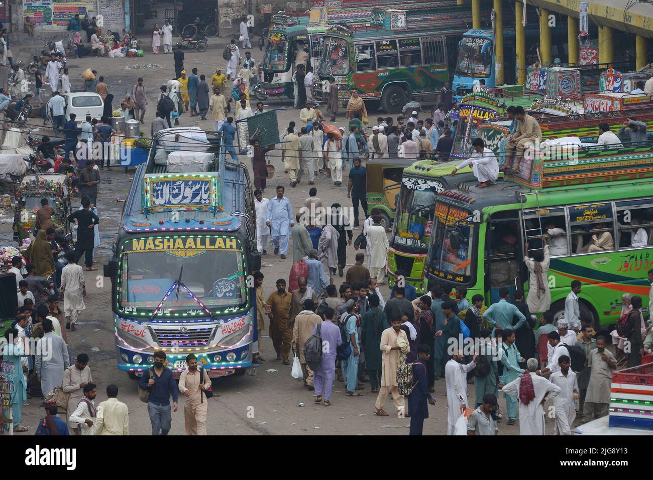 Pakistani people boarding roof top on a crowded bus as they travel to ...