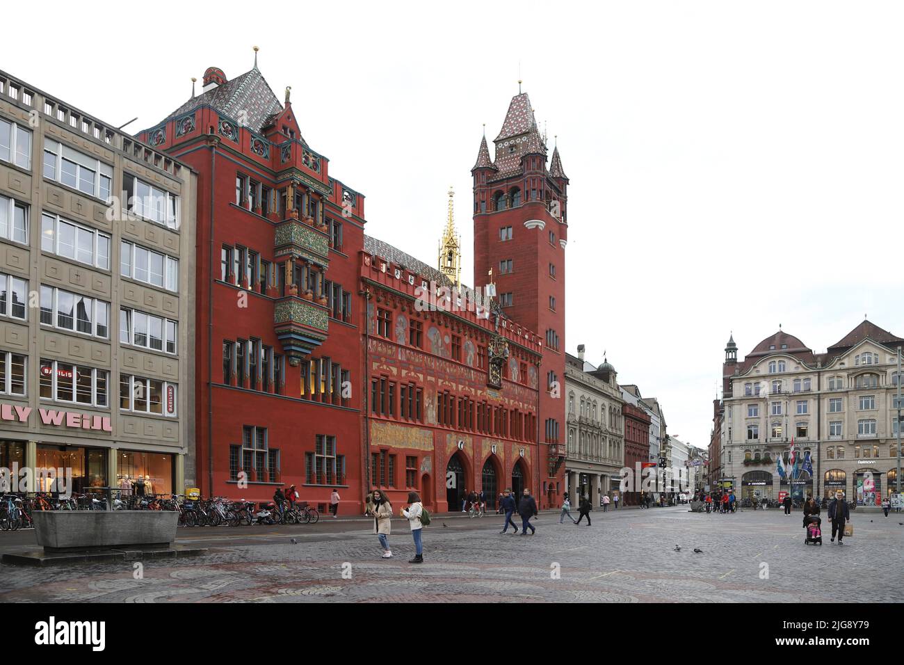 Basel marketplace town hall hi-res stock photography and images - Alamy