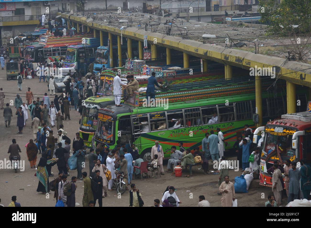 July 8, 2022, Lahore, Punjab, Pakistan: Pakistani people boarding roof ...