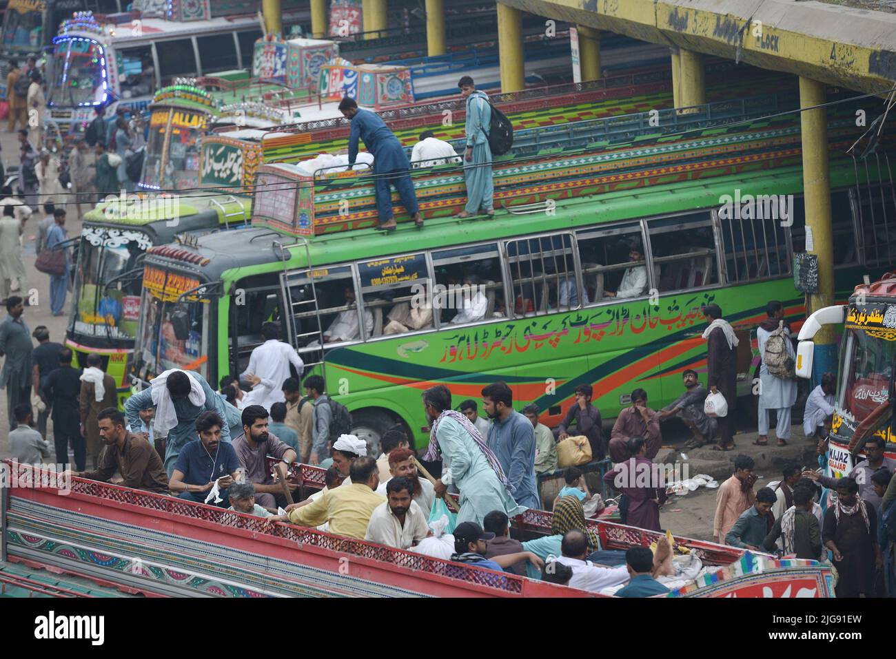 July 8, 2022, Lahore, Punjab, Pakistan: Pakistani people boarding roof ...