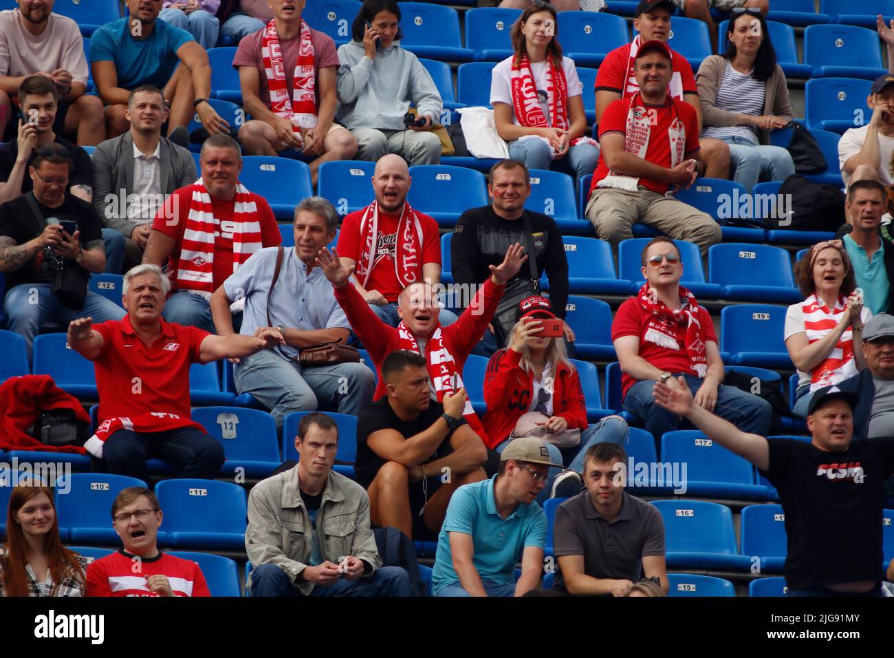 Zenit saint petersburg fans hi-res stock photography and images - Alamy